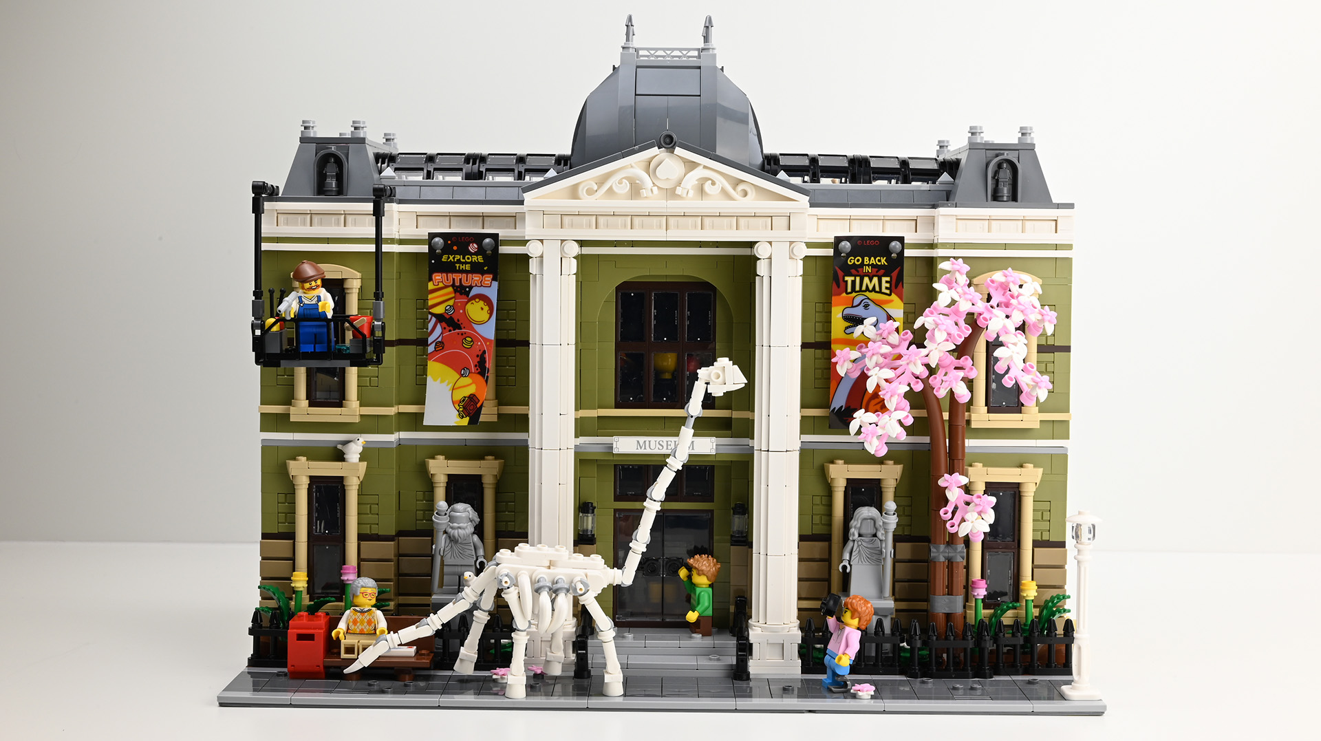 LEGO Natural History Museum #10326 Speed Build - Brickenridge